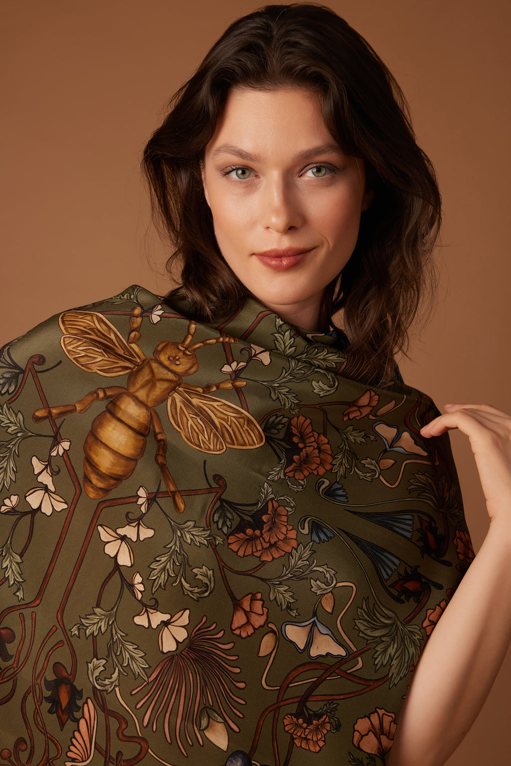 Queen Bee Eşarbı – Khiera